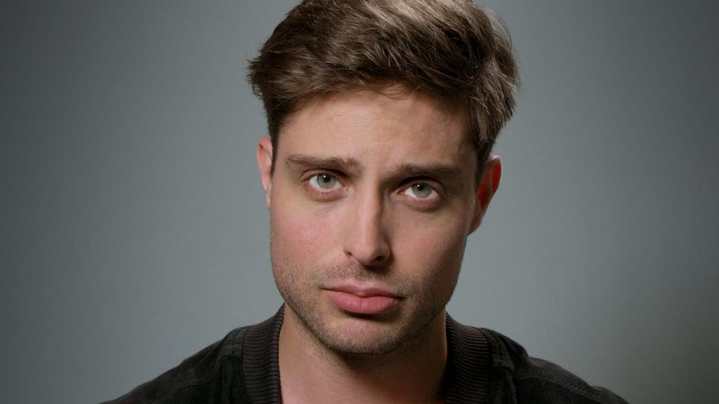 thin arched eyebrows men